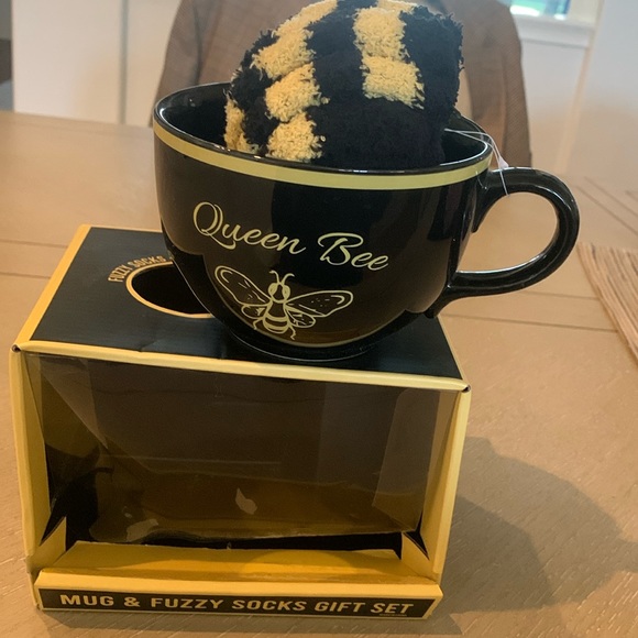 Dining | Queen Bee Mug And Fuzzy Socks Gift Set Nip | Poshmark